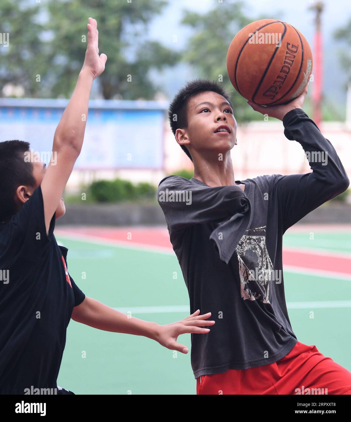 Chinese 13 year old boy hi-res stock photography and images - Alamy