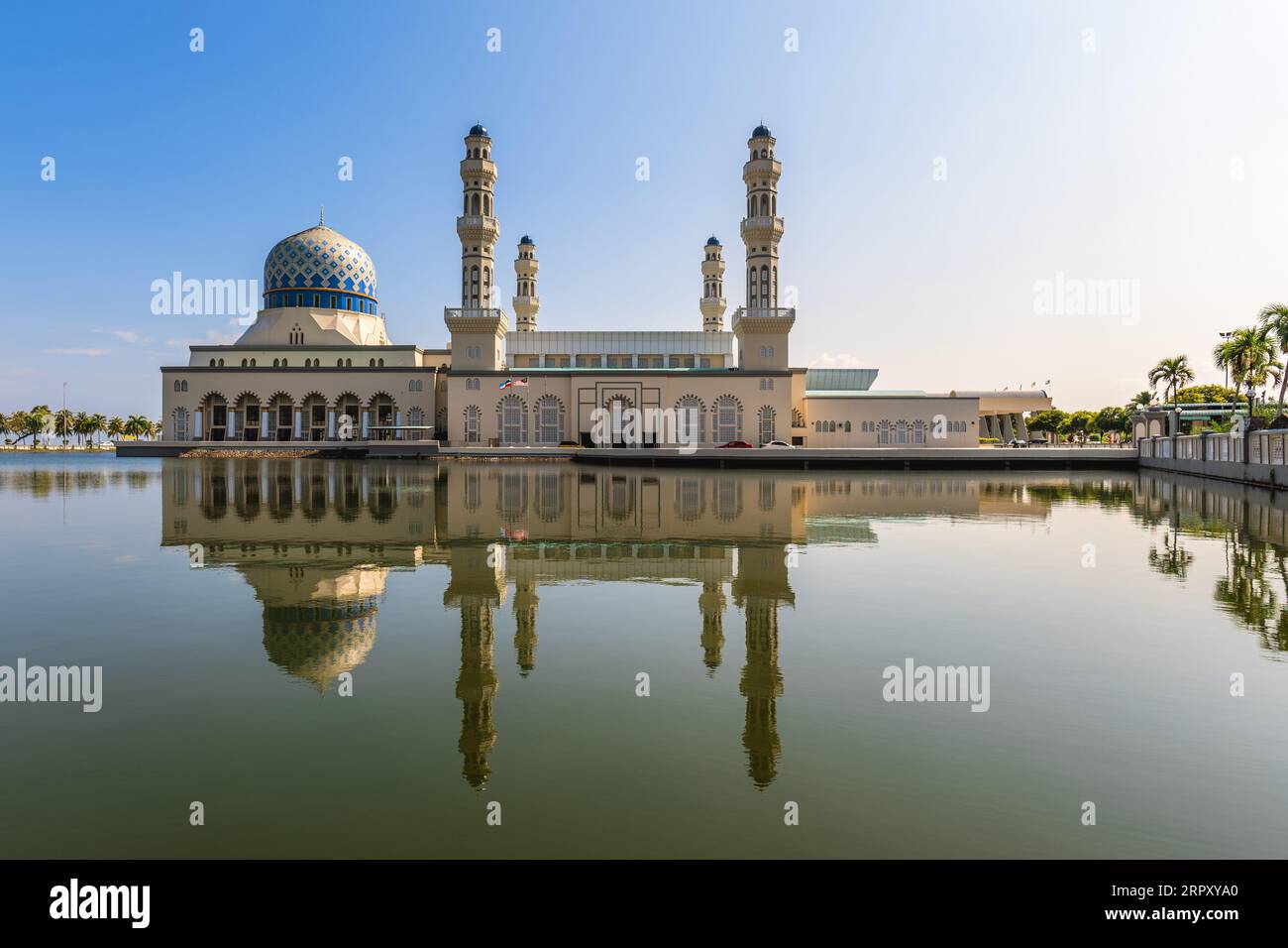 Kota Kinabalu City Mosque, Masjid Bandaraya, the floating mosque in ...