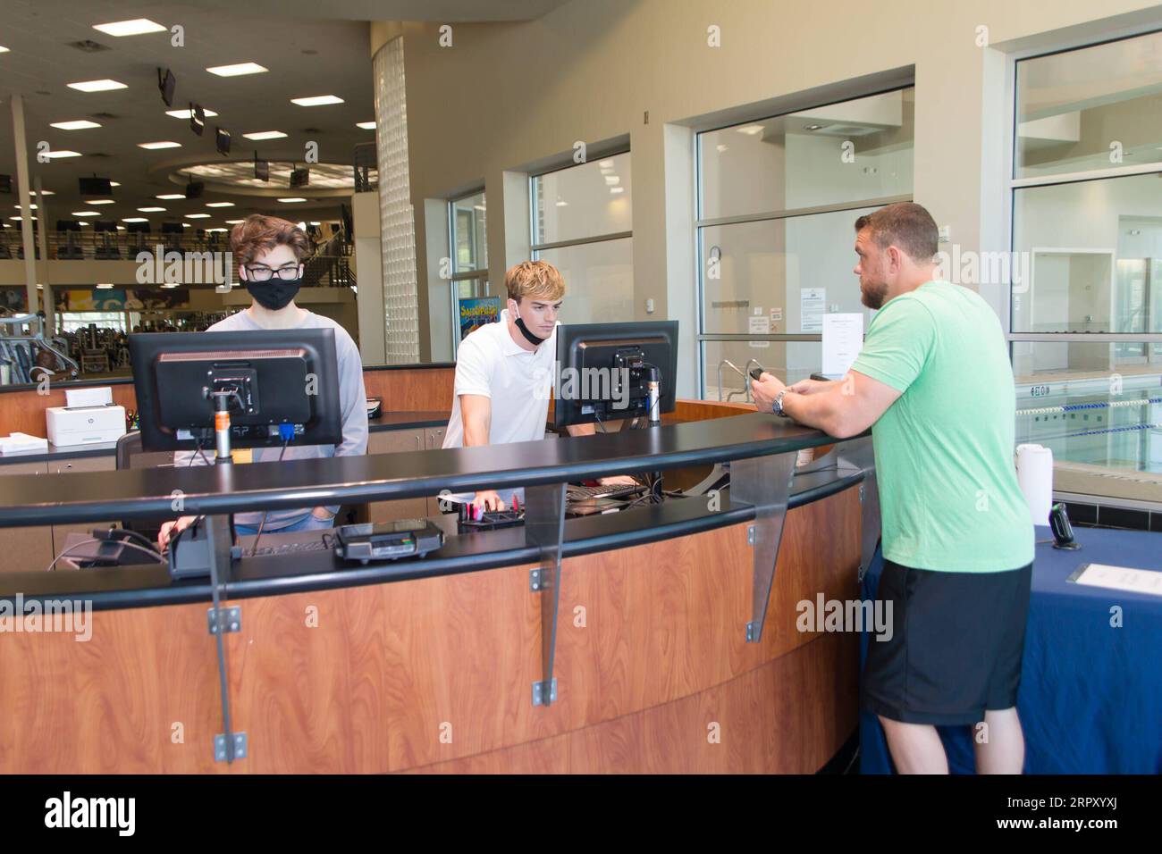 Membership front desk hi-res stock photography and images - Alamy