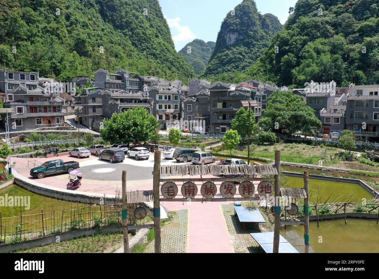 Poverty headcount ratio hi-res stock photography and images - Alamy