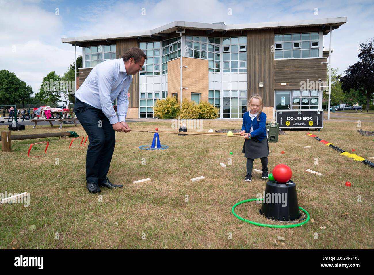 200609 -- STAFFORDSHIRE, June 9, 2020 Xinhua -- Headteacher Andrew ...