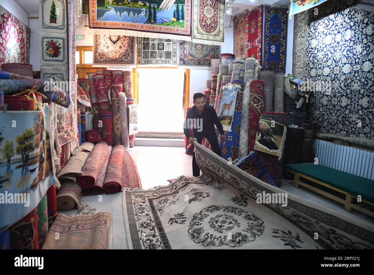 Dove seller hi-res stock photography and images - Alamy