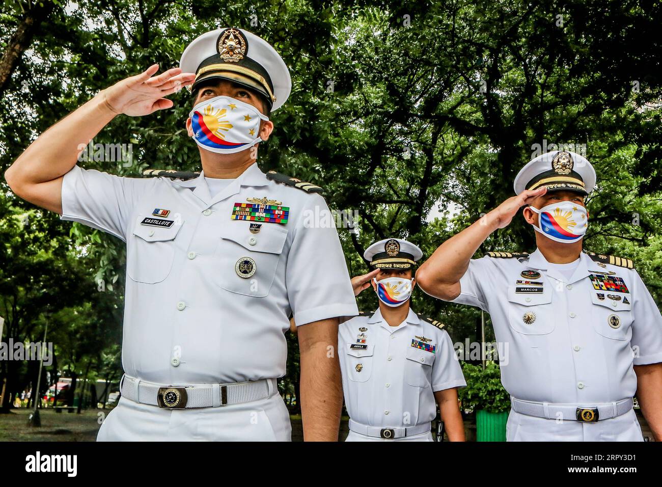 News Bilder des Tages 200612 -- MANILA, June 12, 2020 -- Officers from ...
