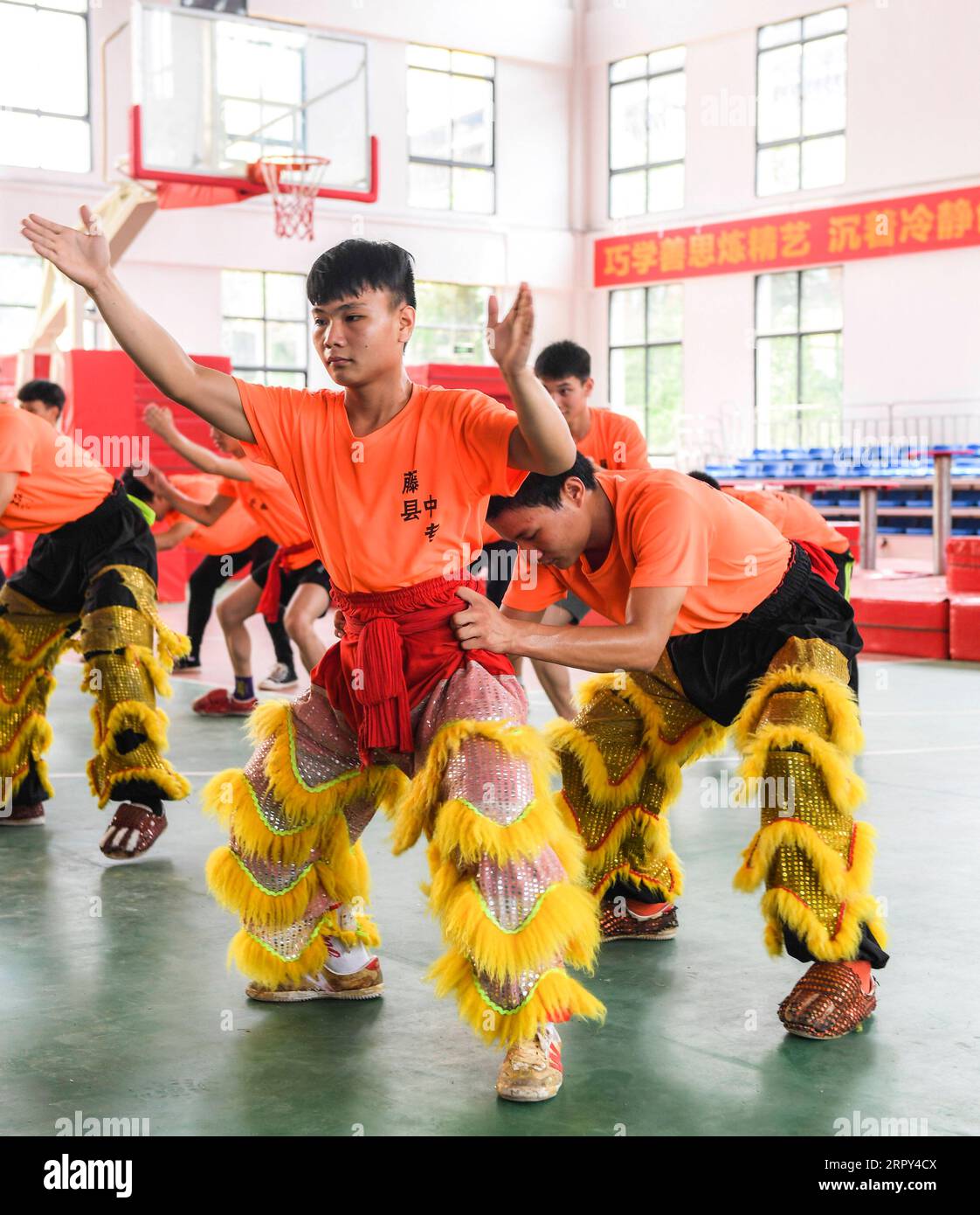 People learning routine in dance hi-res stock photography and images ...