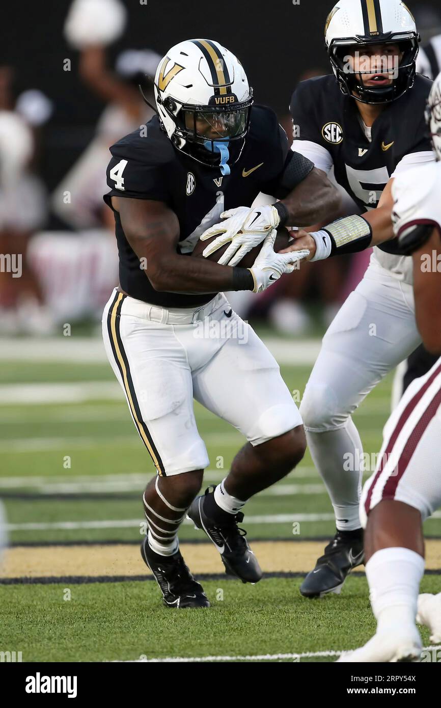 NASHVILLE, TN - SEPTEMBER 02: Vanderbilt Commodores running back ...