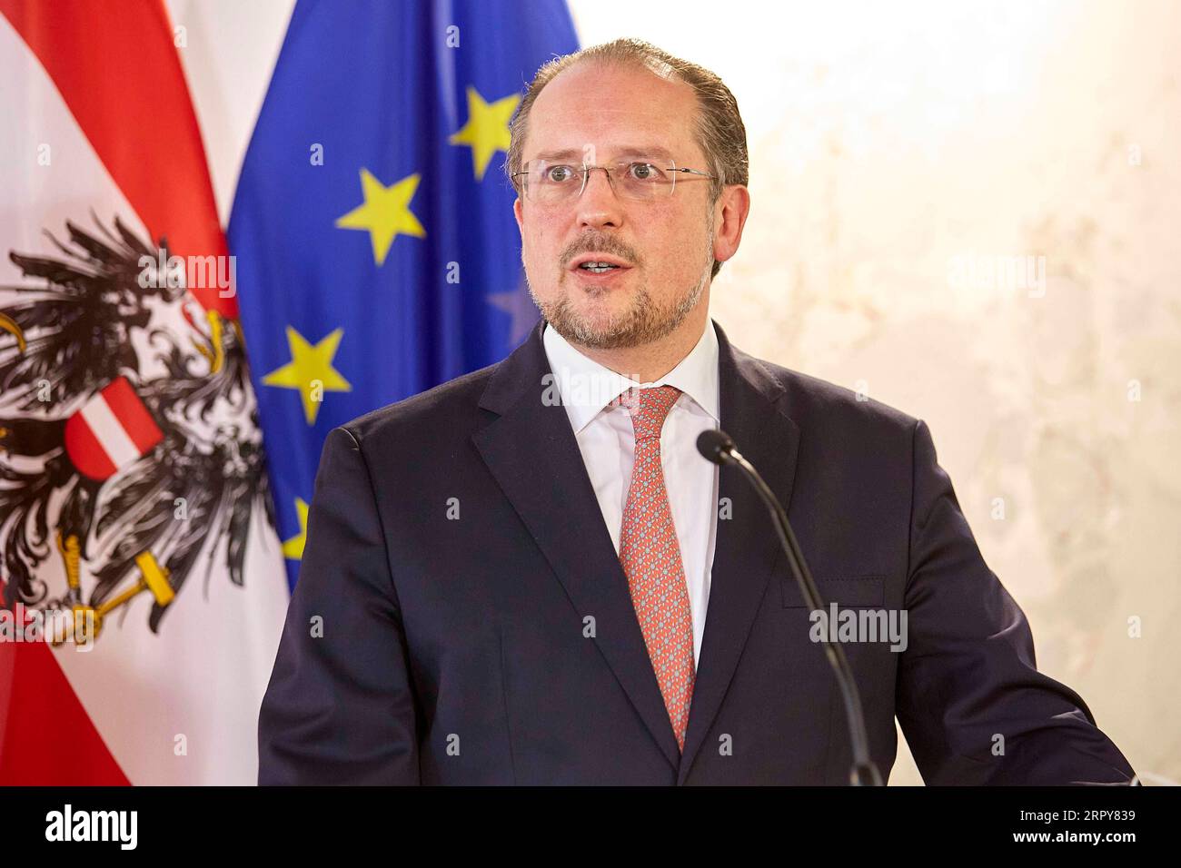 Largepart hi-res stock photography and images - Alamy