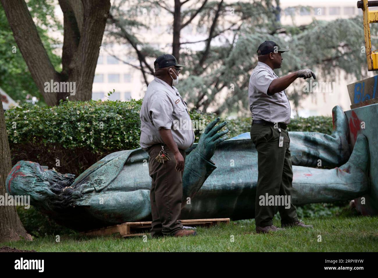 Remove the statue hi-res stock photography and images - Alamy