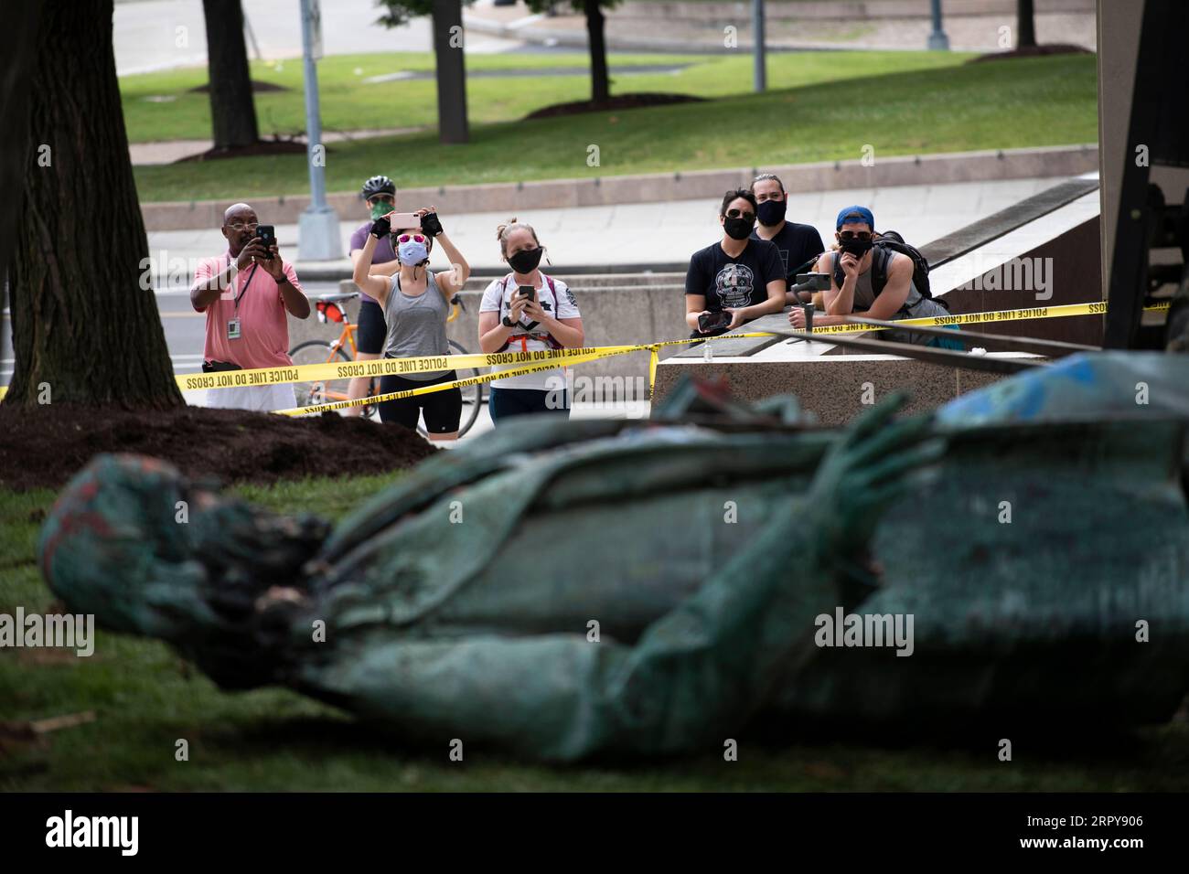 General statue topled hi-res stock photography and images - Alamy