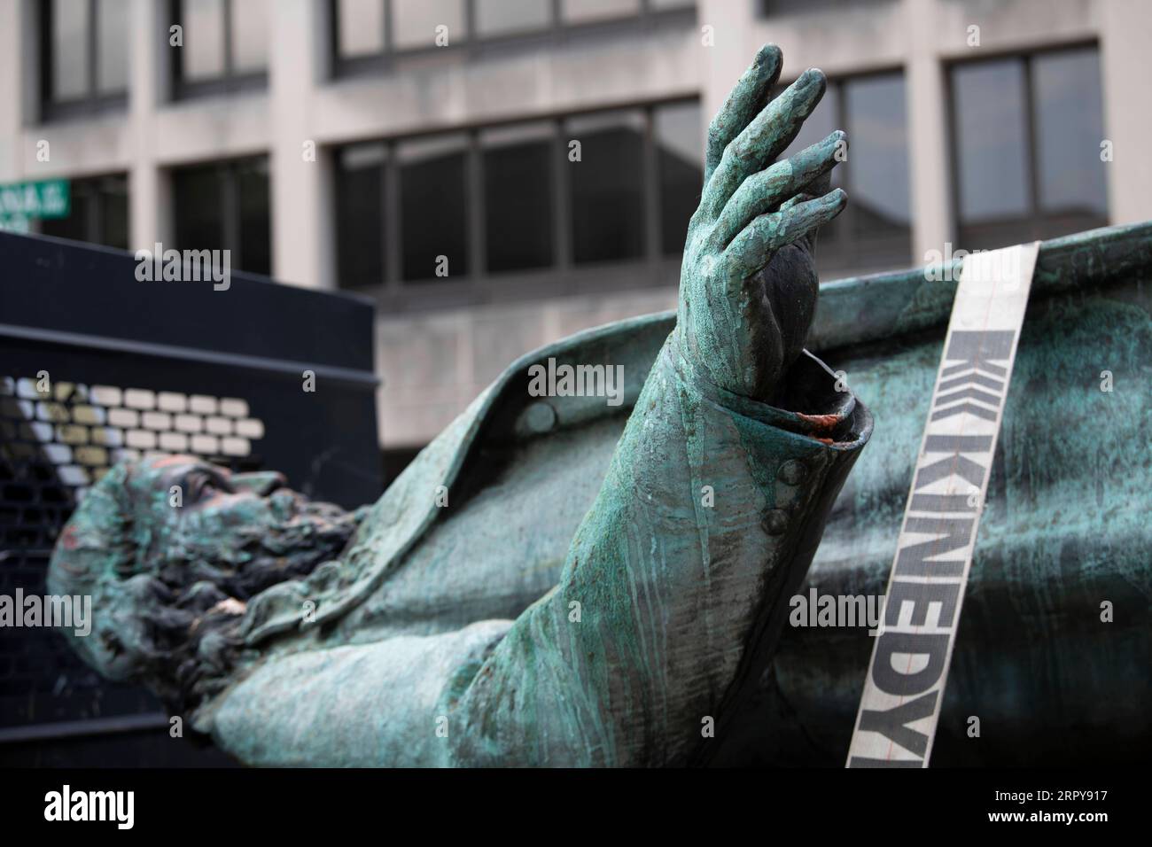 General statue topled hi-res stock photography and images - Alamy