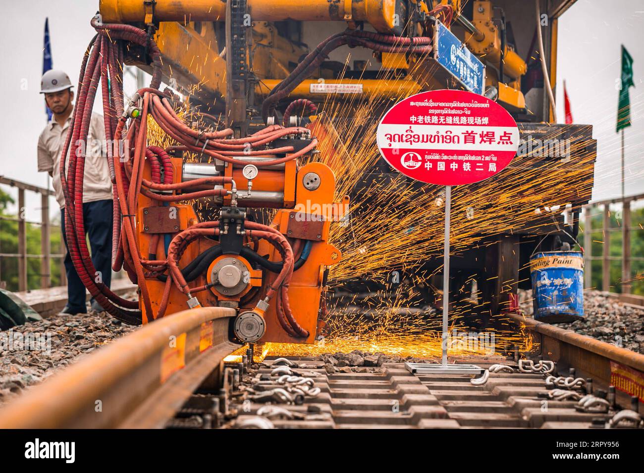 200621 -- BEIJING, June 21, 2020 -- A worker from China Railway No. 2 ...