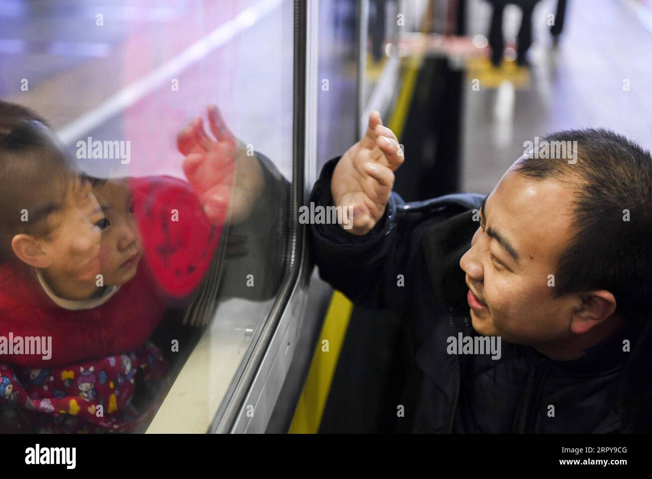 200621 -- BEIJING, June 21, 2020 -- Wang Changfu R, waves goodbye to ...