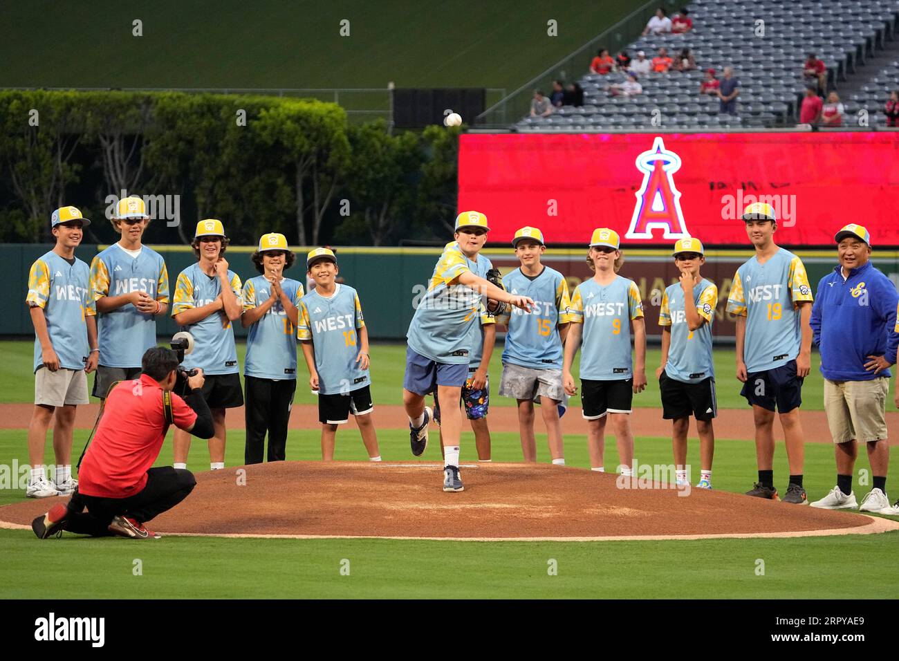 Crew O'Connor throws out the ceremonial first pitch as his World ...