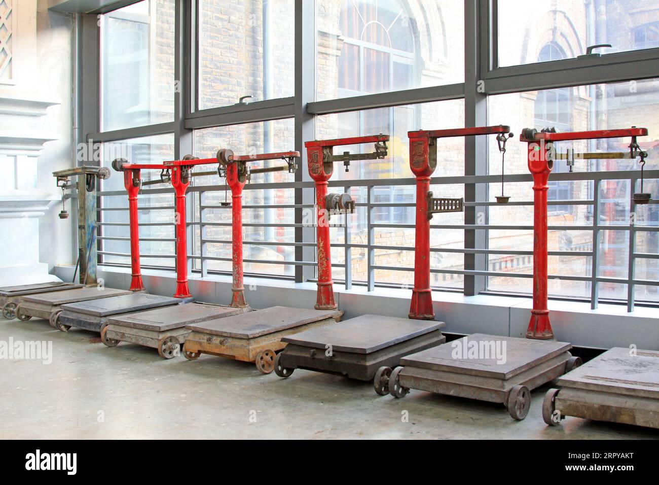 Measuring scale traditional hi-res stock photography and images - Alamy