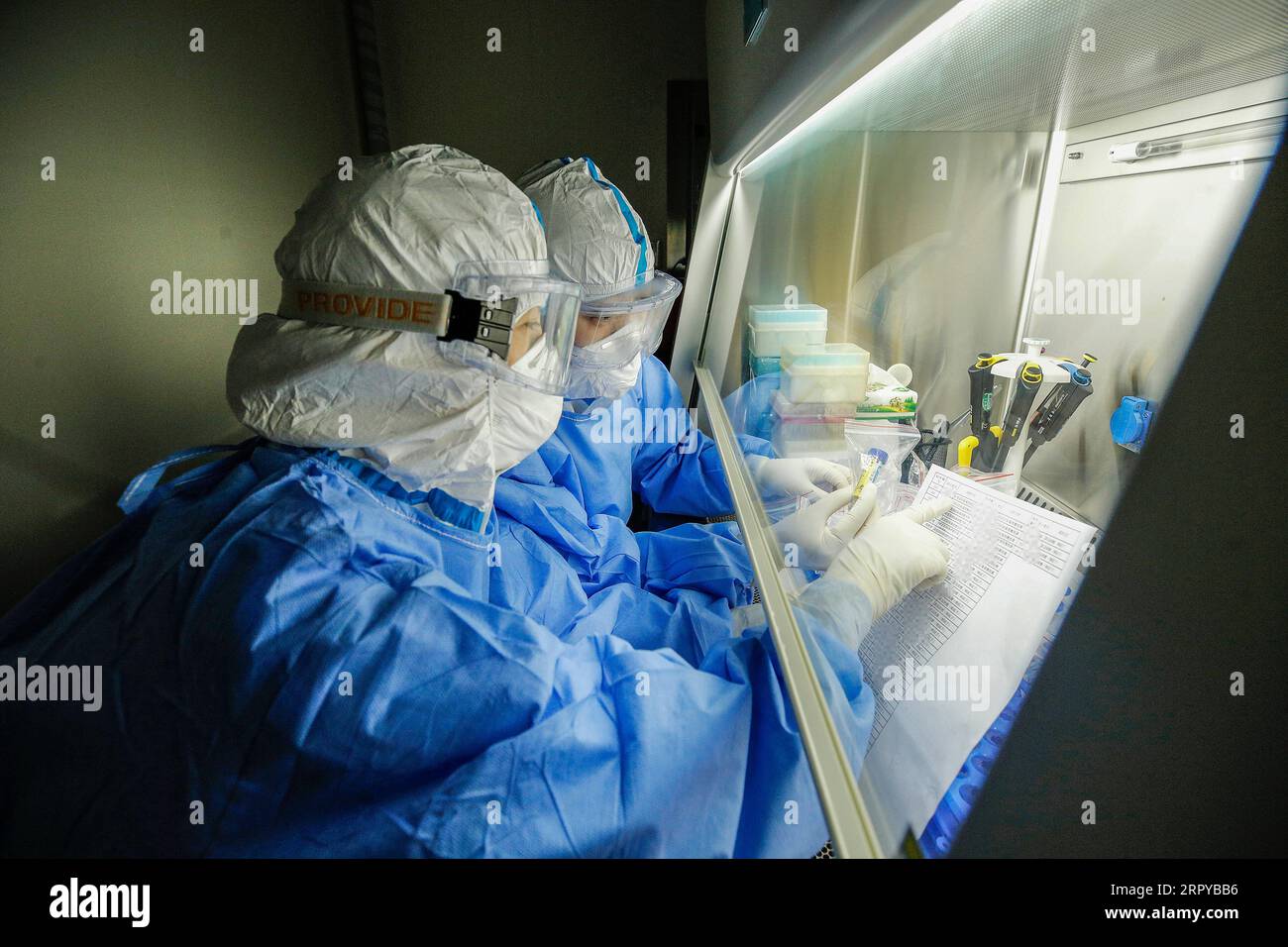 200623 -- BEIJING, June 23, 2020 -- Medical workers check lists of ...