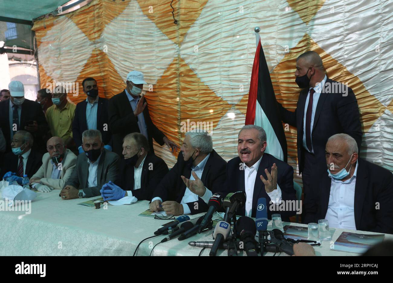 200624 -- JORDAN VALLEY, June 24, 2020 Xinhua -- Palestinian Prime ...