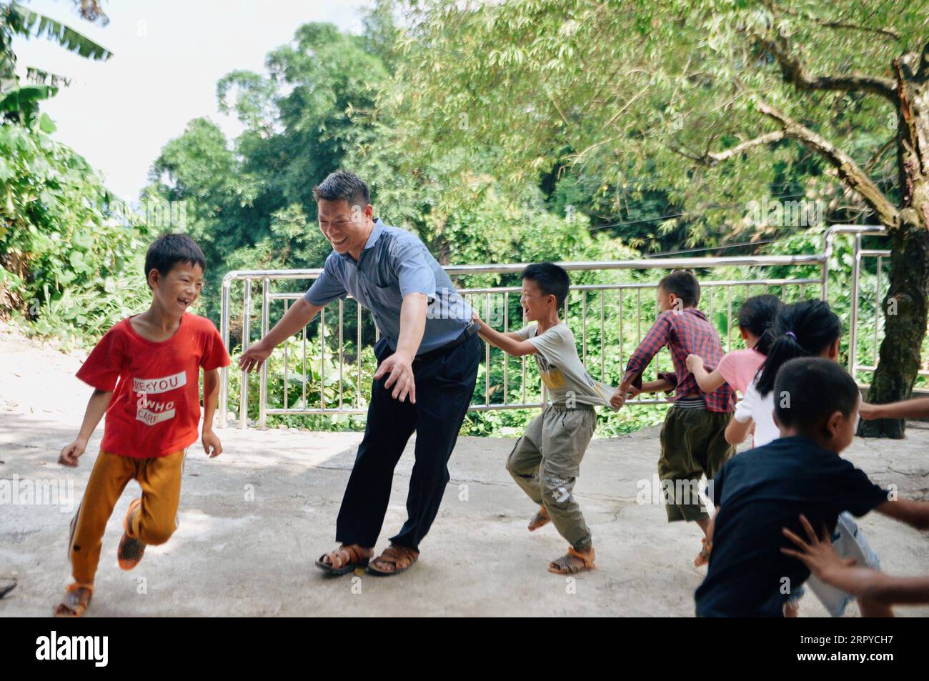 Father daughter school start hi-res stock photography and images - Alamy