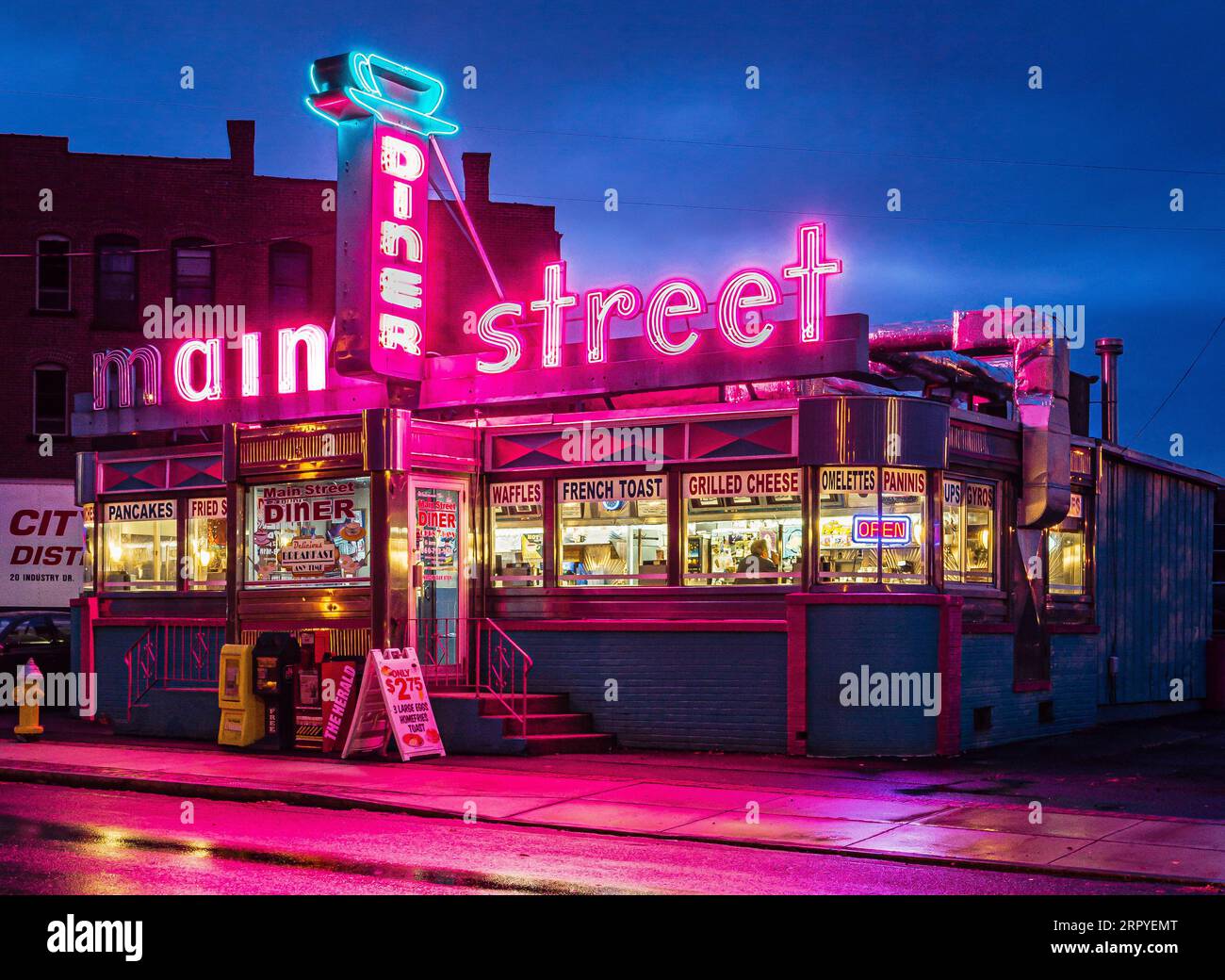 Diner interior counter booths hi-res stock photography and images - Alamy