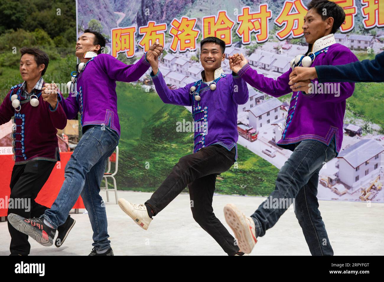 200630 -- BUTUO, June 30, 2020 -- Villagers of Abuluoha Village dressed ...