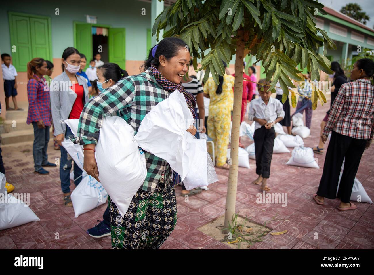 Cambodia wfp fod distribution hi-res stock photography and images - Alamy