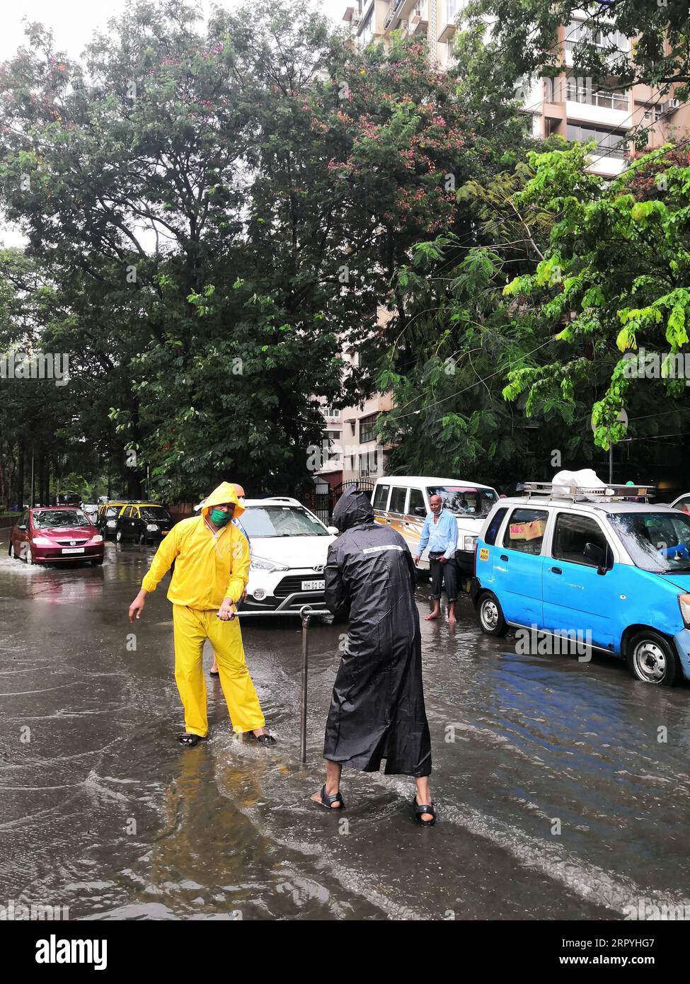 Rain in mumbai hi-res stock photography and images - Alamy