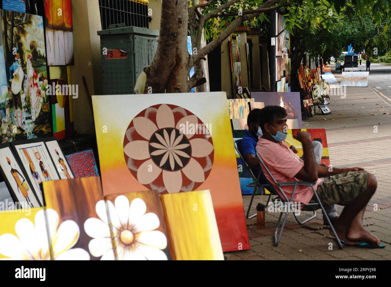 200704 -- COLOMBO, July 4, 2020 -- Artists are seen with their artworks ...