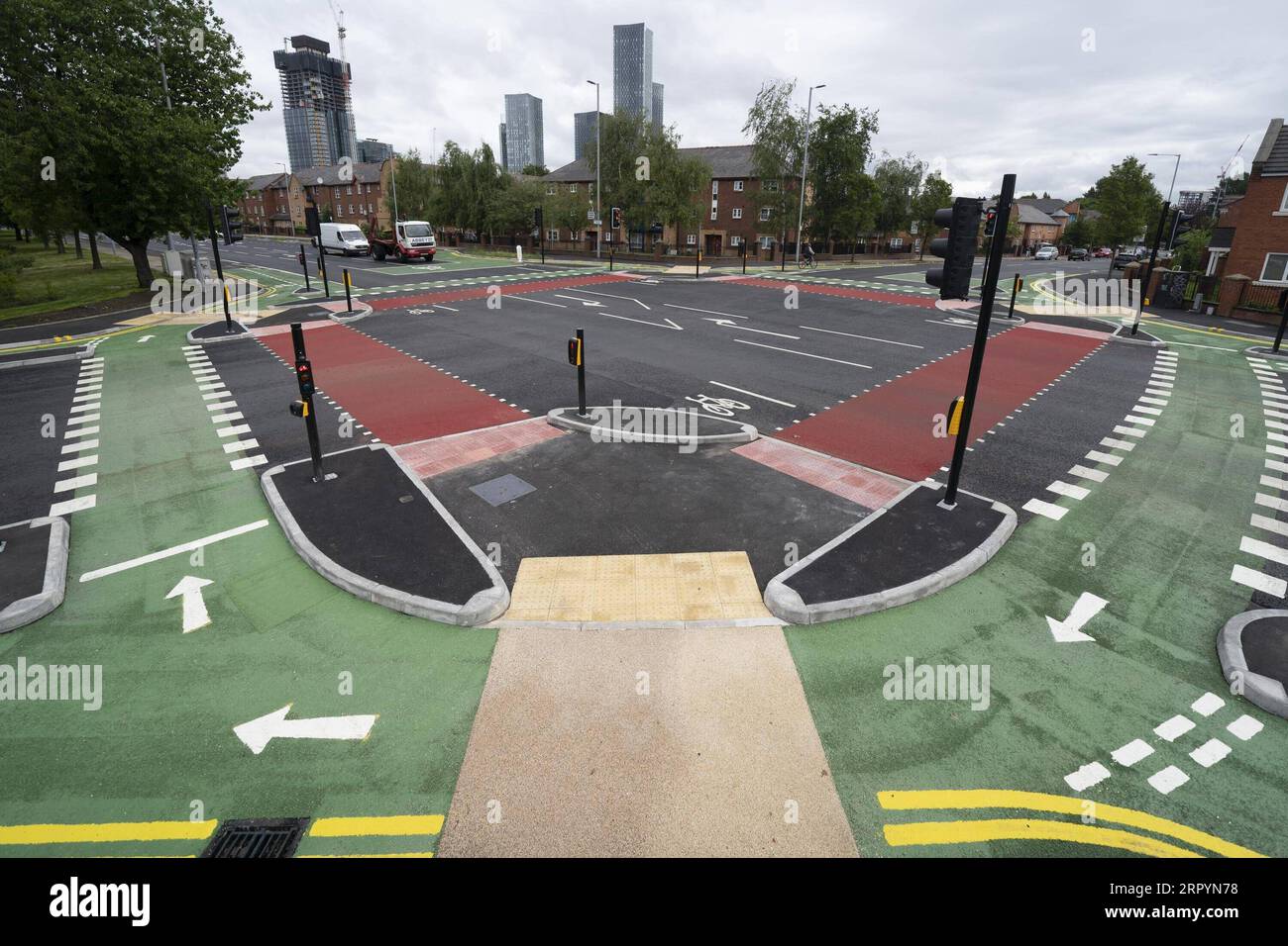 Pedestrians and cyclists manchester hi-res stock photography and images ...