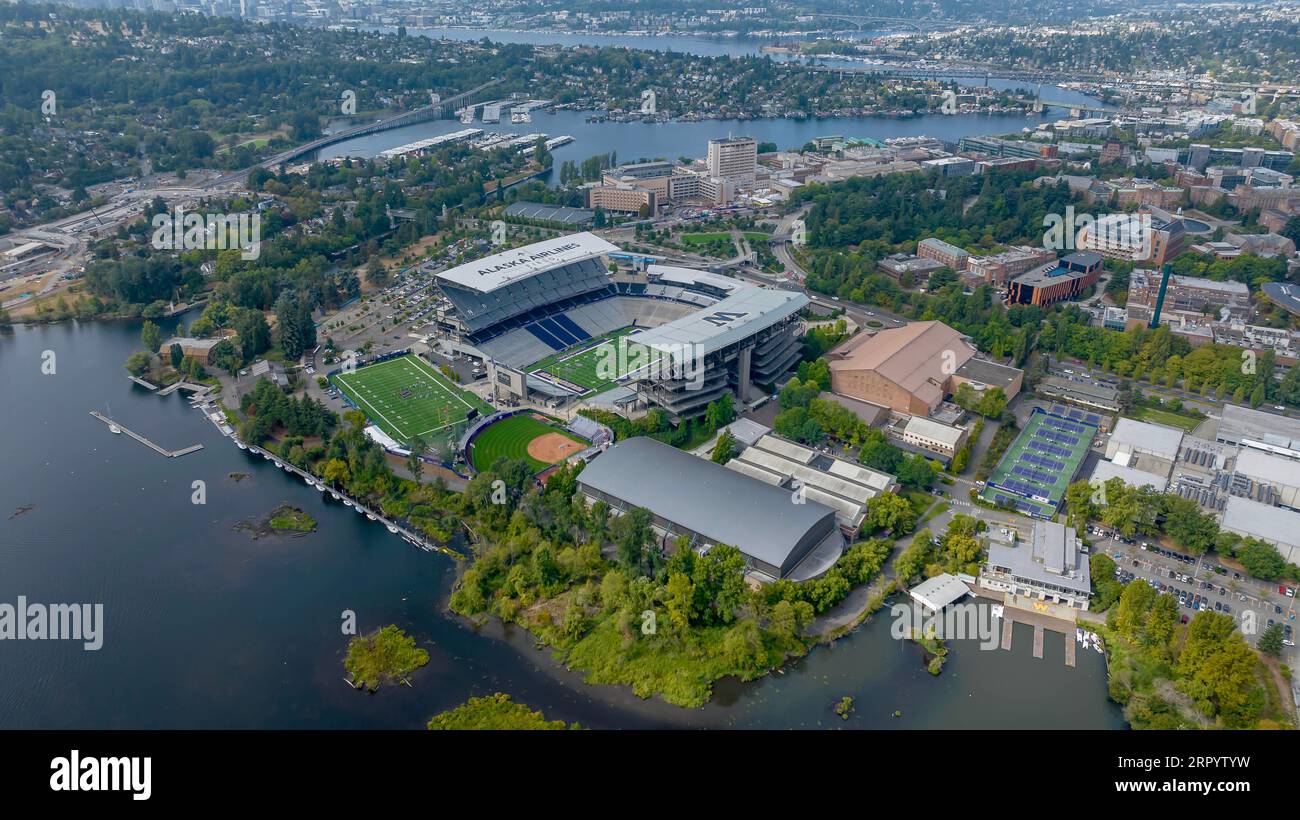 Husky stadium washington aerial hi-res stock photography and images - Alamy