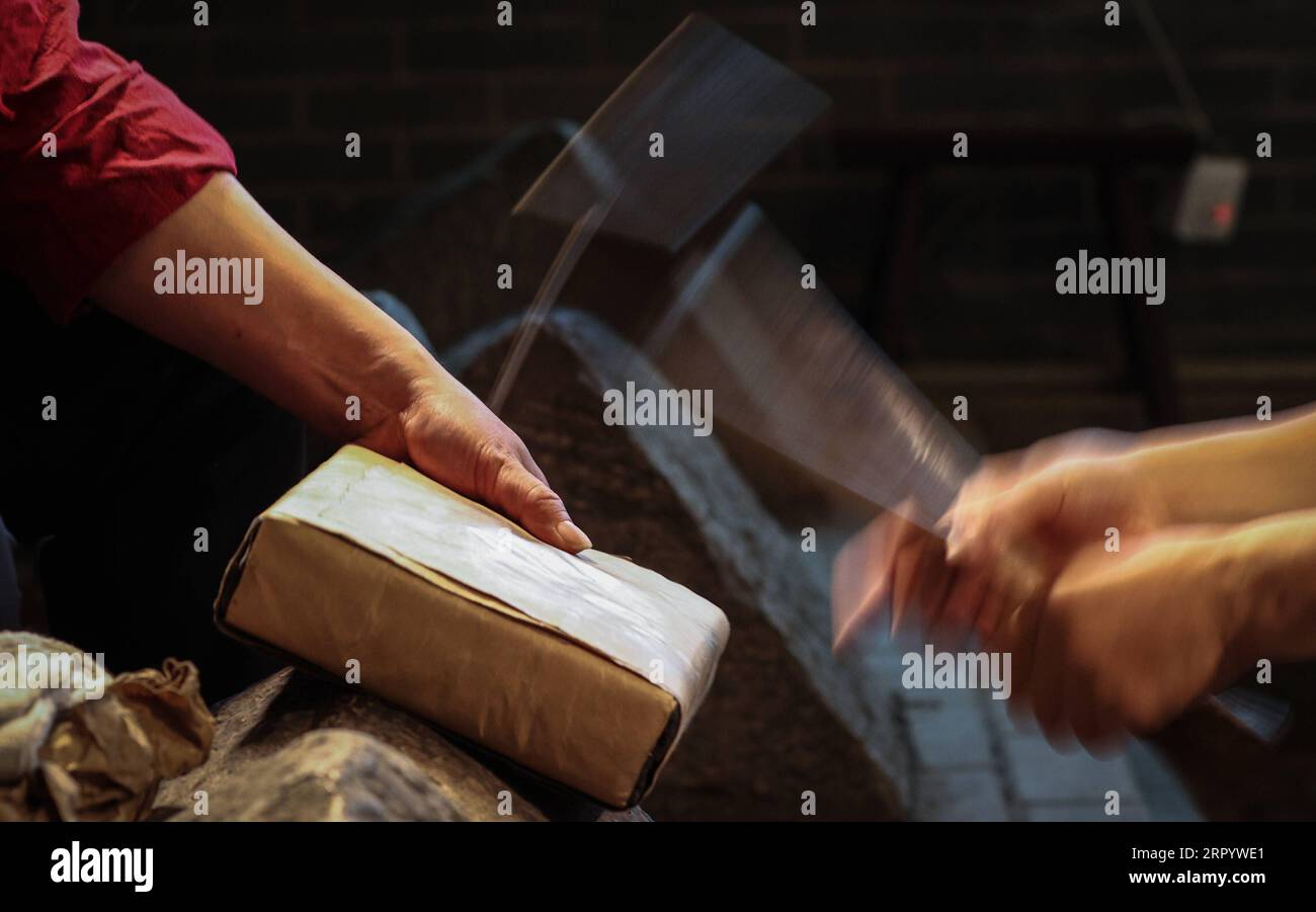 Gold forge hi-res stock photography and images - Alamy