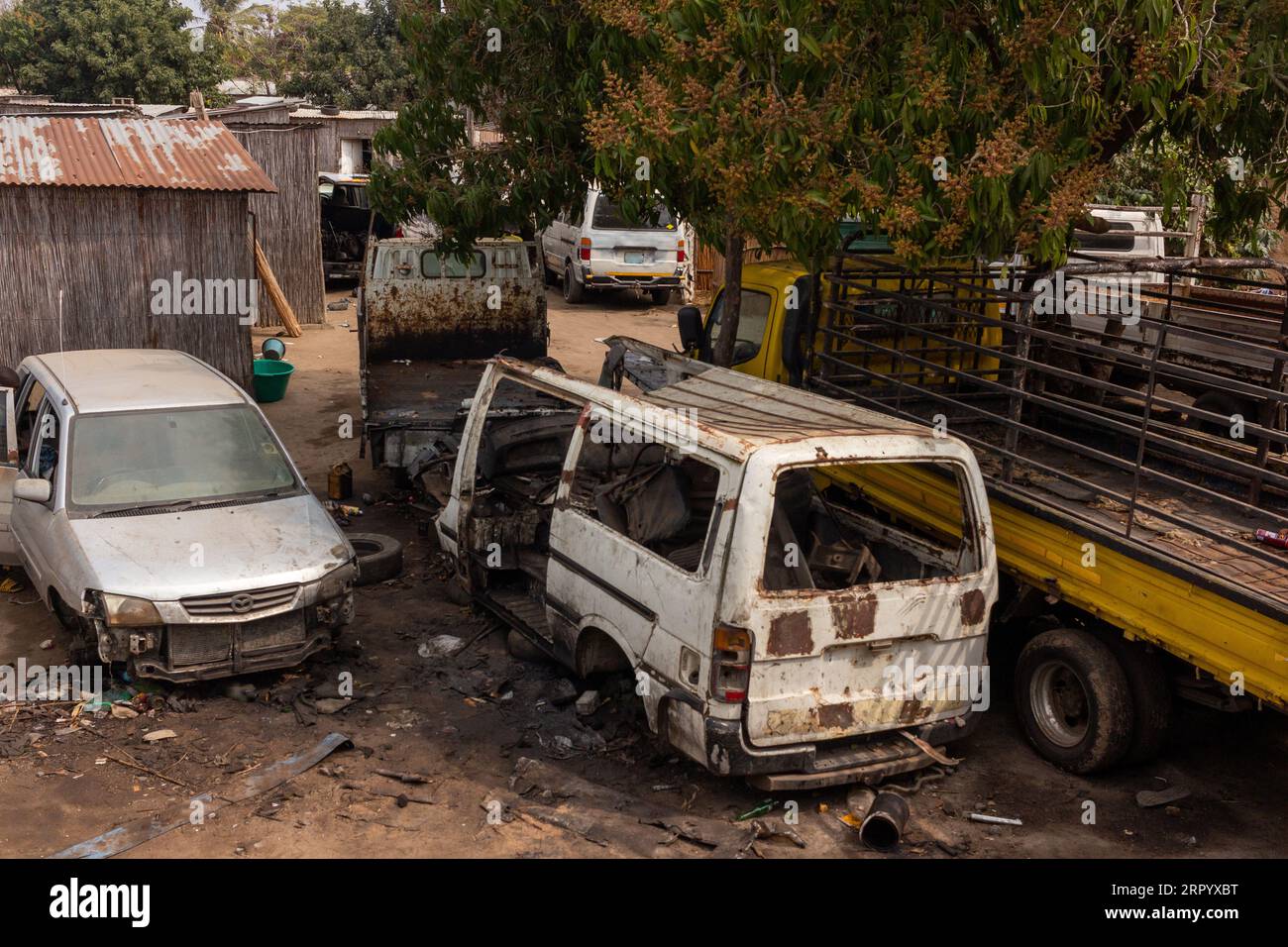 Abandoned mini bus hi-res stock photography and images - Alamy