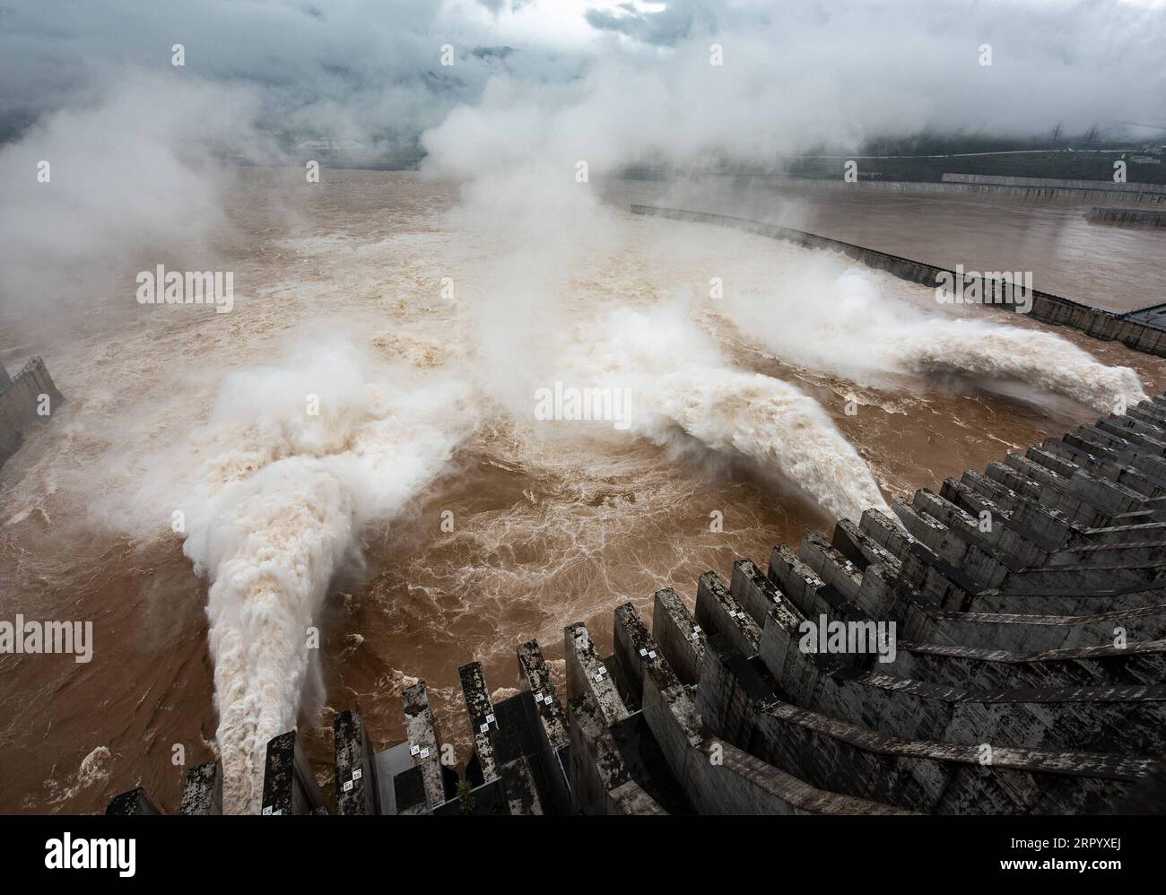 Reservoir flodwater discharge hi-res stock photography and images - Alamy