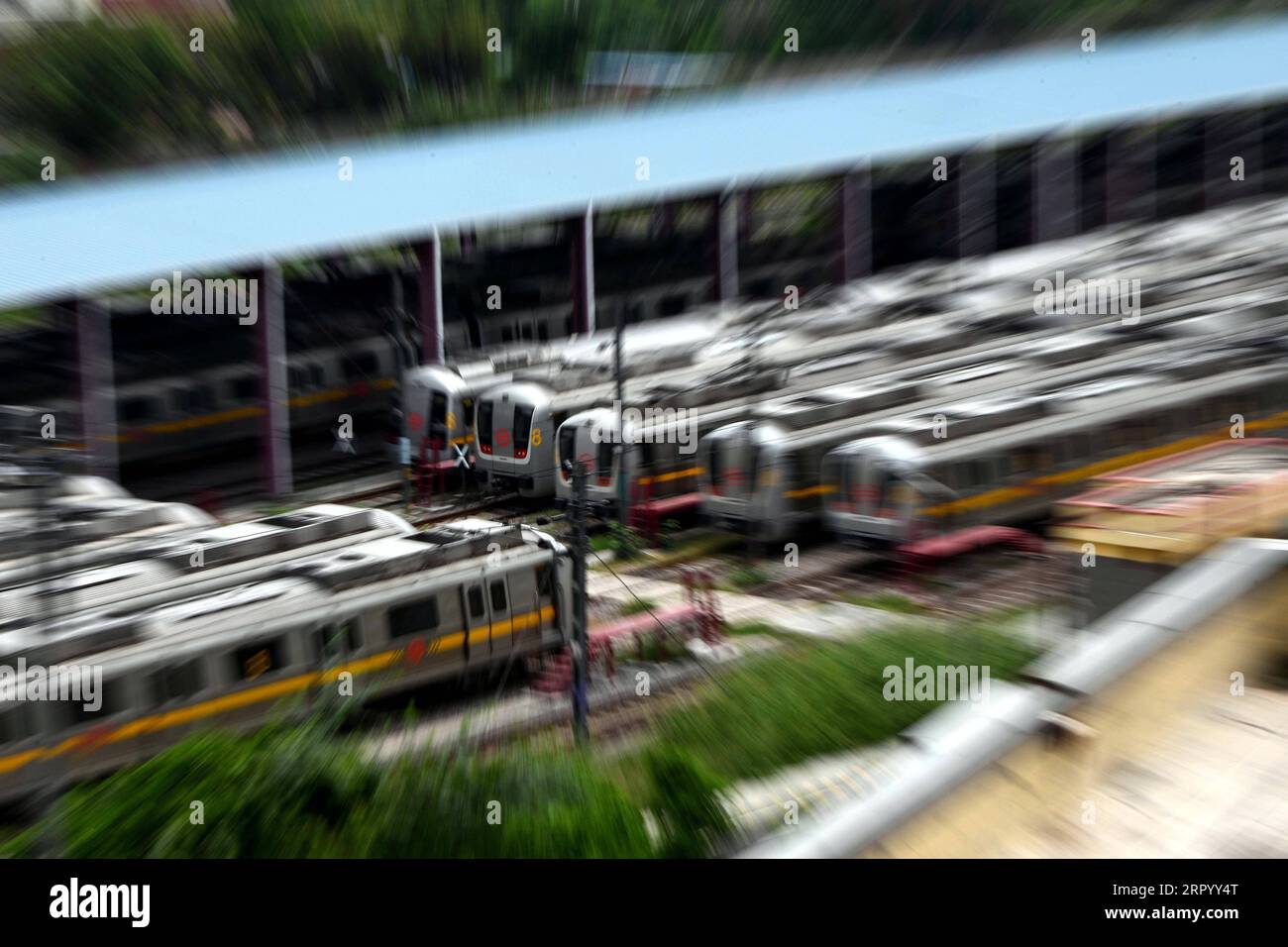 Train 18 delhi hi-res stock photography and images - Alamy