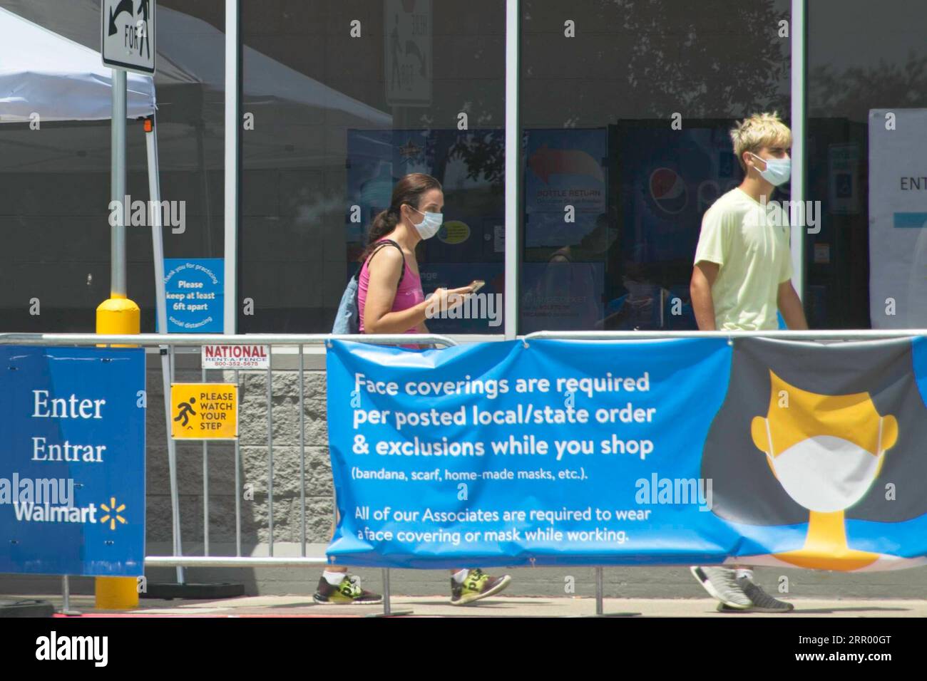 Walmart plano hi-res stock photography and images - Alamy