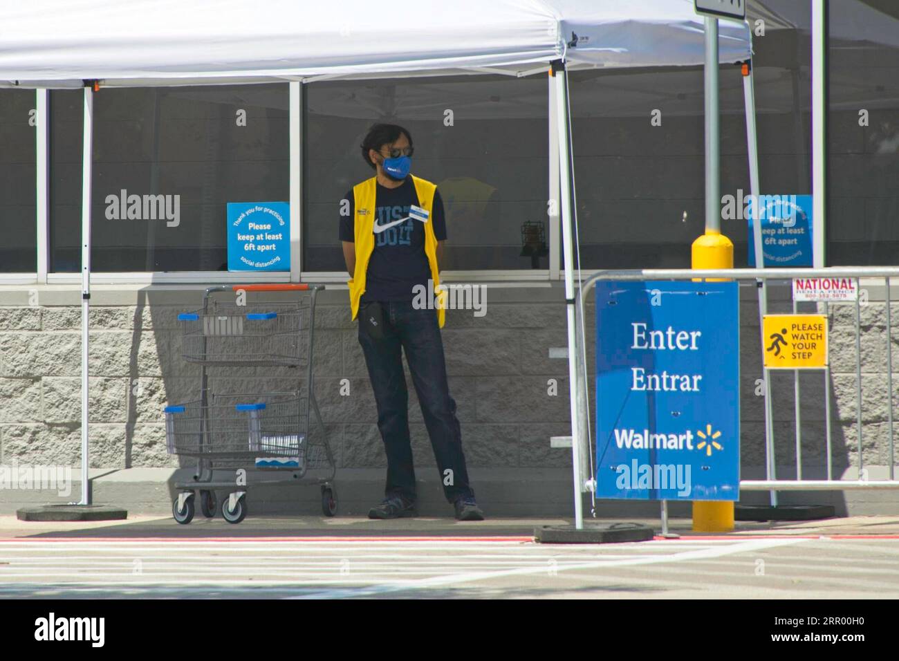 Walmart plano hi-res stock photography and images - Alamy