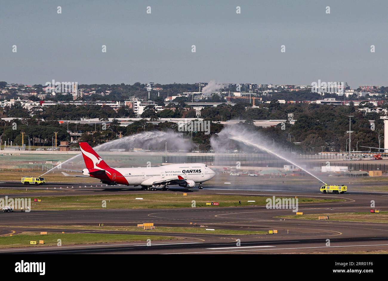 Qantas boeing 747 sydney hi-res stock photography and images - Alamy