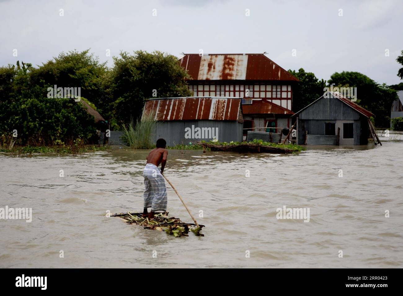 Raft in floods hi-res stock photography and images - Alamy