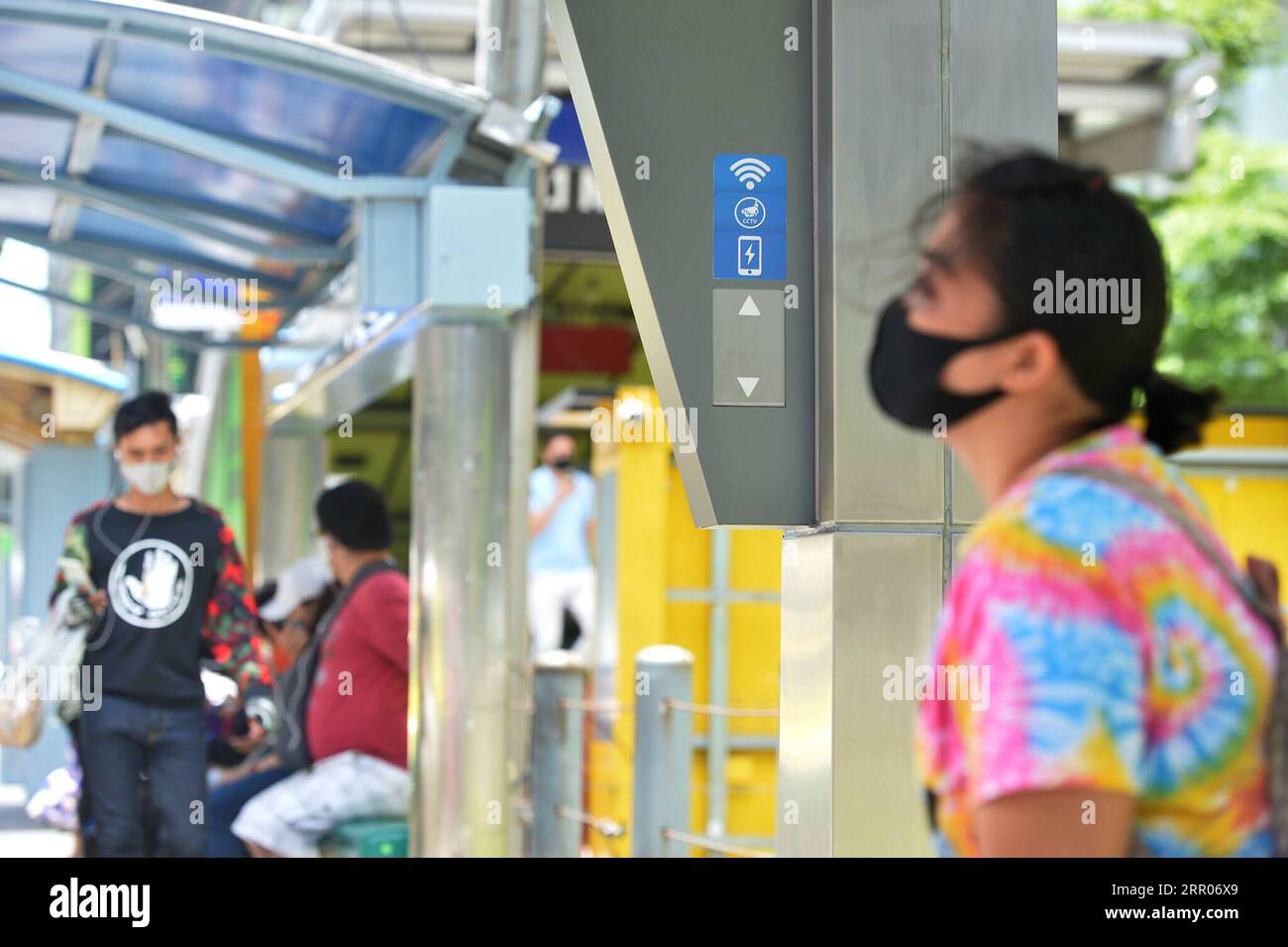 200731 -- BANGKOK, July 31, 2020 Xinhua -- Passengers wait at a smart ...