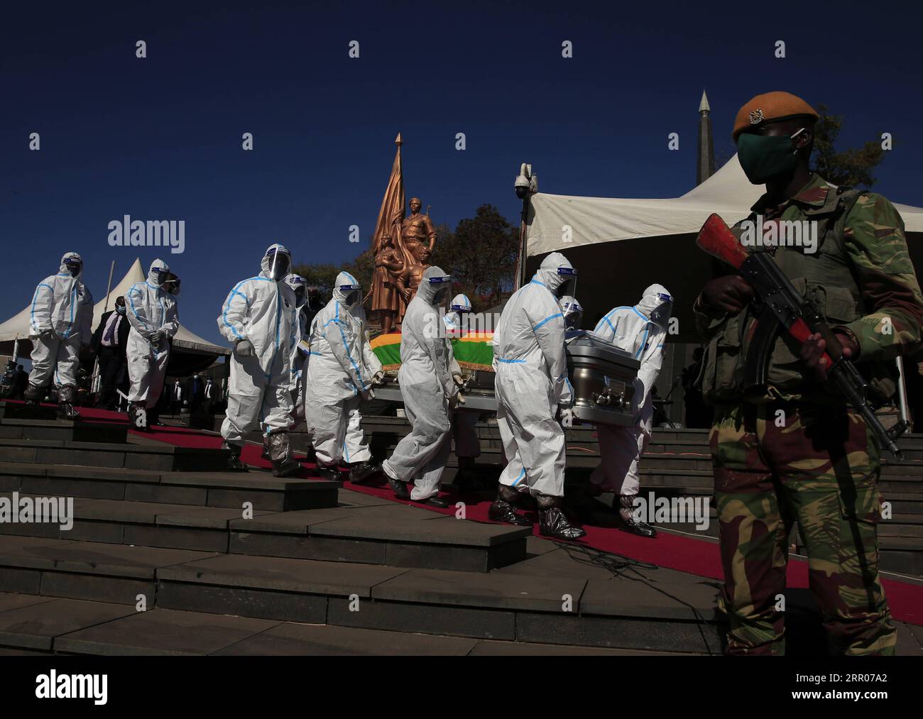 200801 -- HARARE, Aug. 1, 2020 Xinhua -- The casket of late Zimbabwean ...