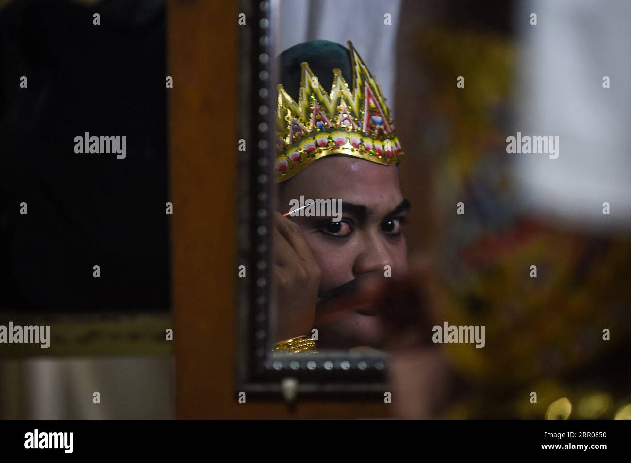 Puppet show backstage hi-res stock photography and images - Alamy