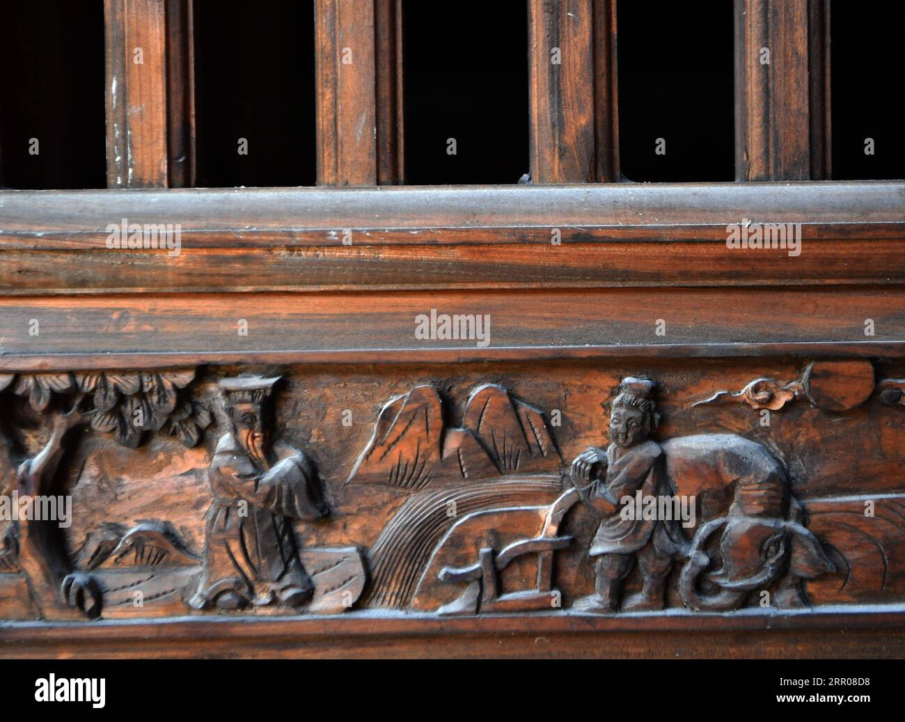 Ions in a square hi-res stock photography and images - Alamy