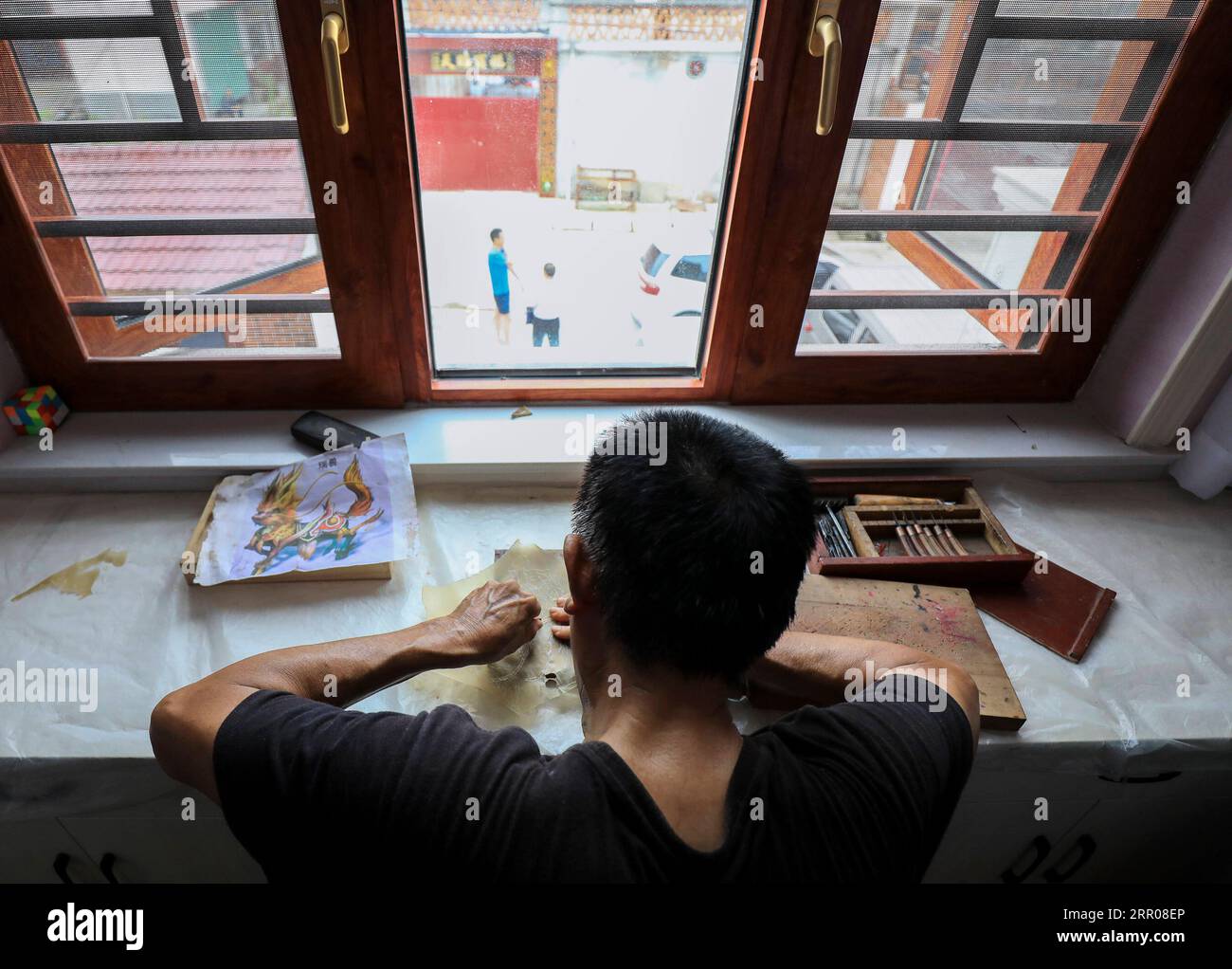 China shadow theater puppets hi-res stock photography and images - Alamy