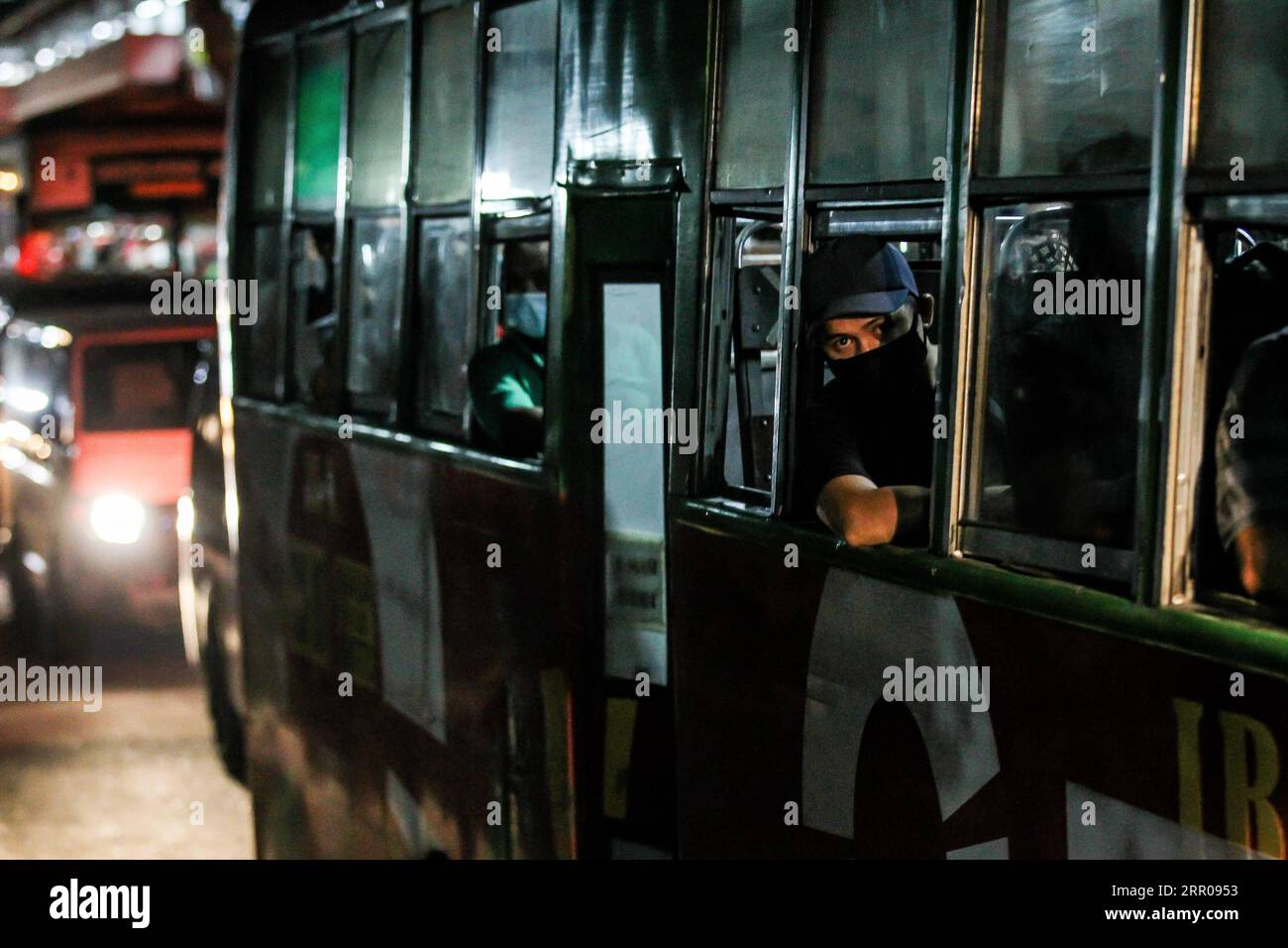 Bus stuck hi-res stock photography and images - Alamy