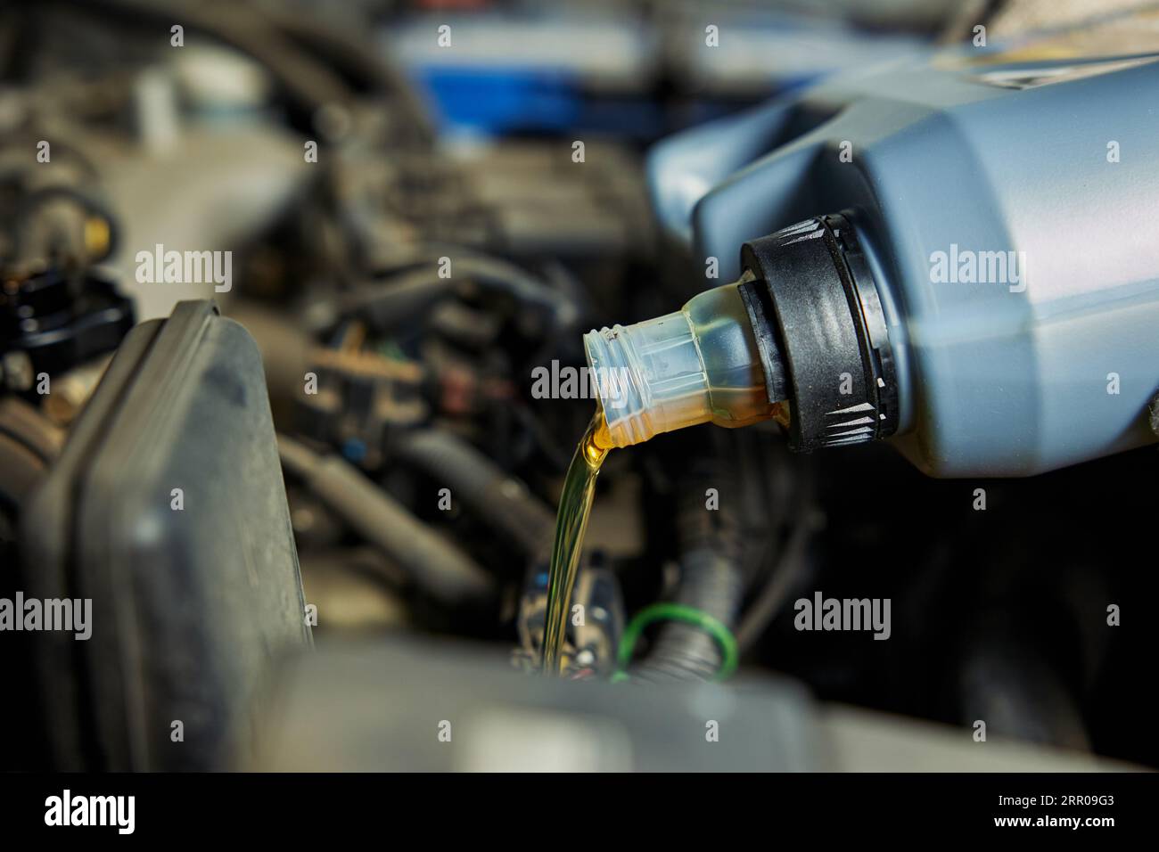 Oil pouring into engine hi-res stock photography and images - Alamy