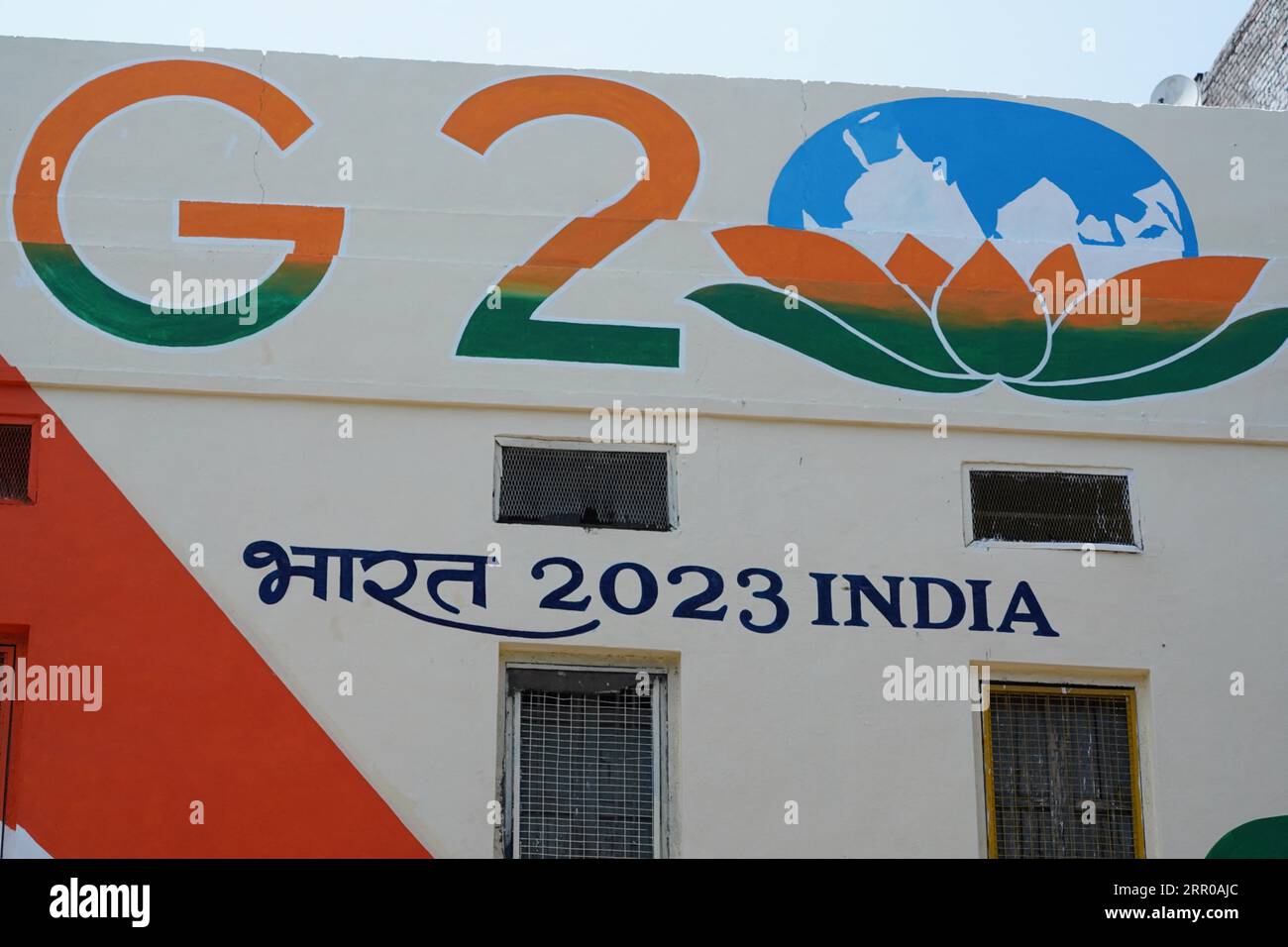 New Delhi, India. 05th Sep, 2023. G20 India summit hoarding along a ...