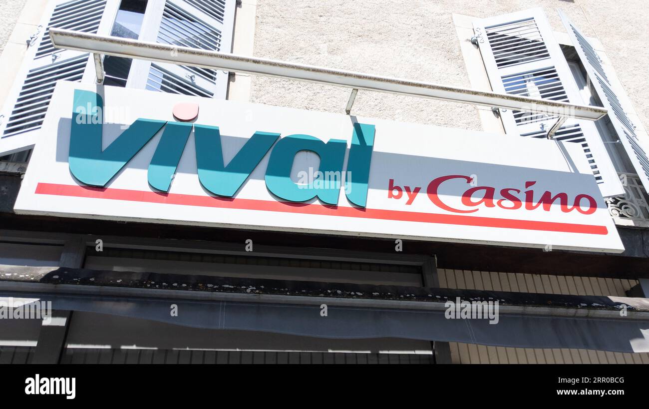 Bordeaux , France - 09 01 2023 : vival by Casino city supermarket logo ...