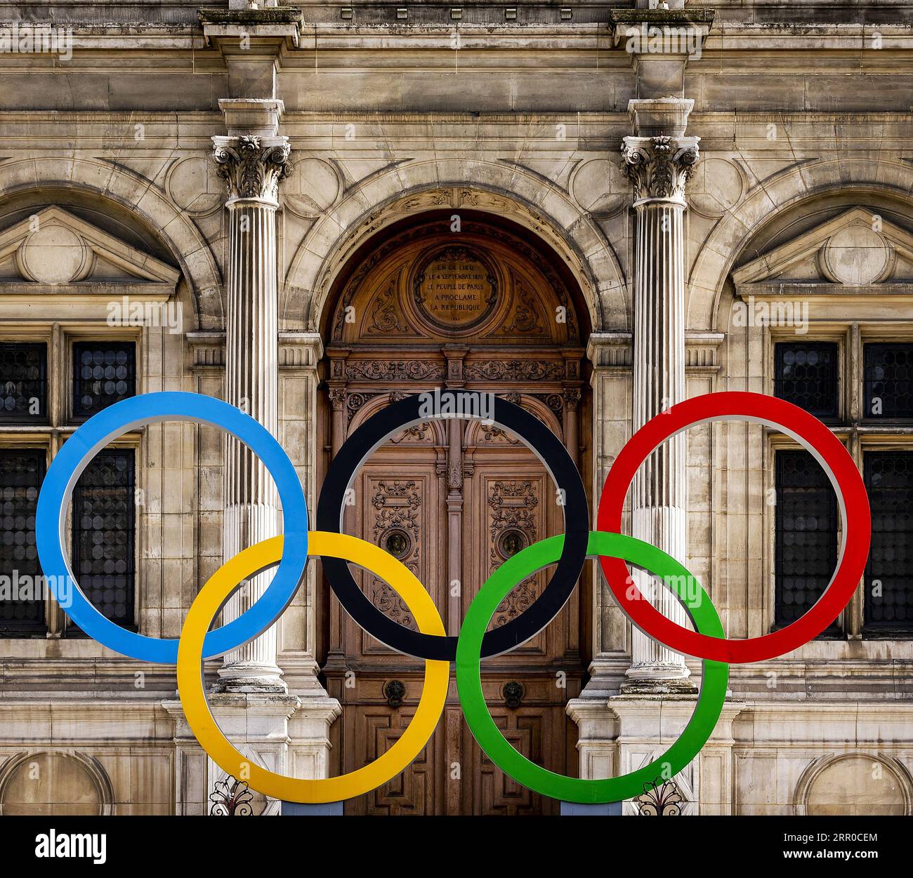 PARIS - The Olympic rings in front of the Hôtel de ville de Paris, the ...