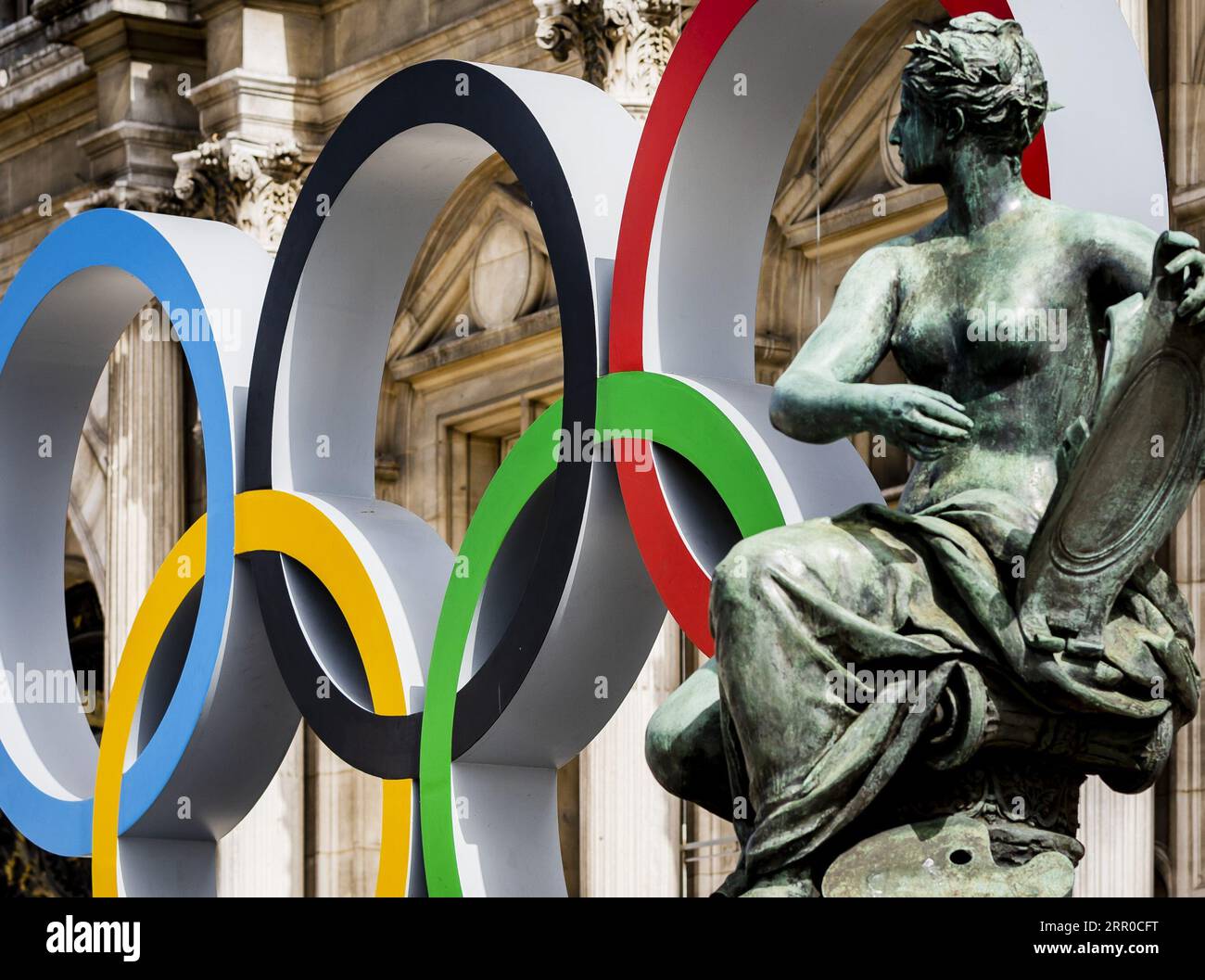 PARIS - The Olympic rings in front of the Hôtel de ville de Paris, the ...