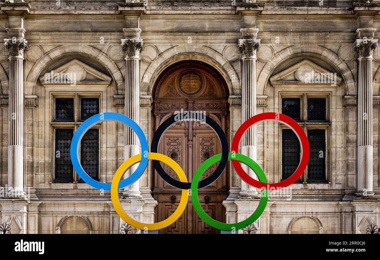 PARIS - The Olympic rings in front of the Hôtel de ville de Paris, the ...