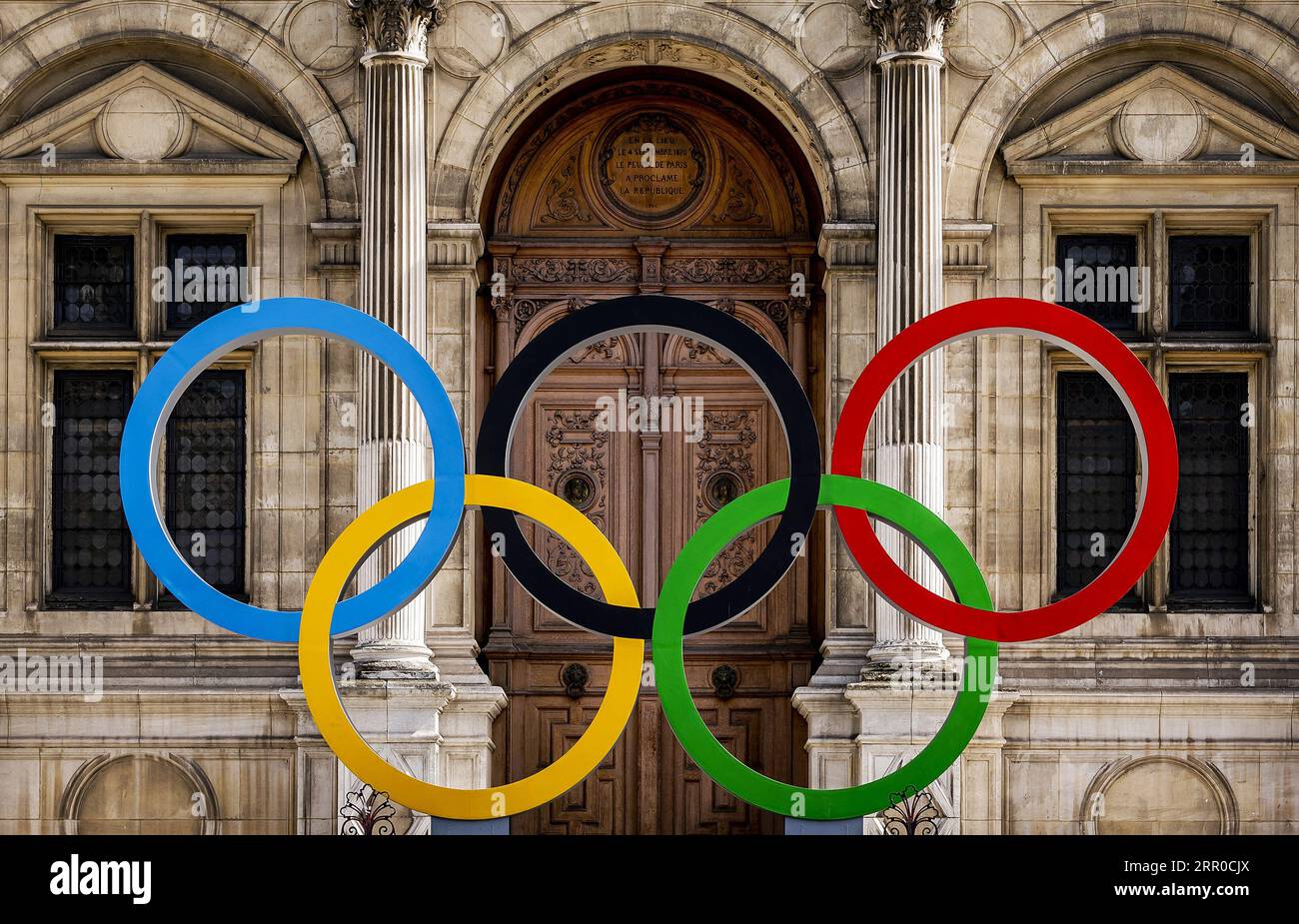 PARIS - The Olympic rings in front of the Hôtel de ville de Paris, the ...
