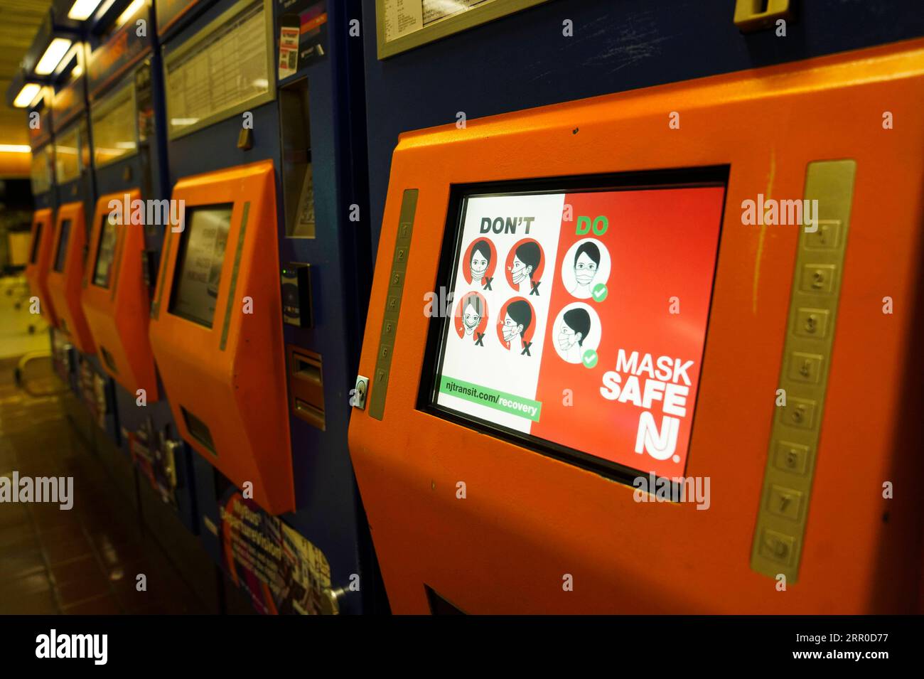 Number 5 bus hi-res stock photography and images - Alamy