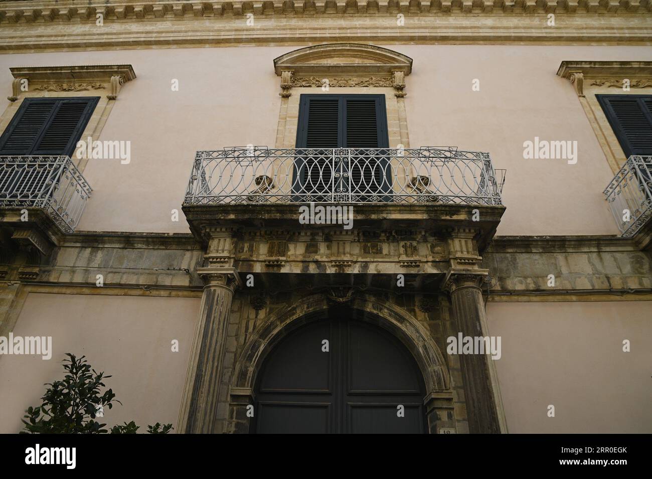 Antique Baroque-Neoclassical building facade in Ragusa Ibla Sicily ...